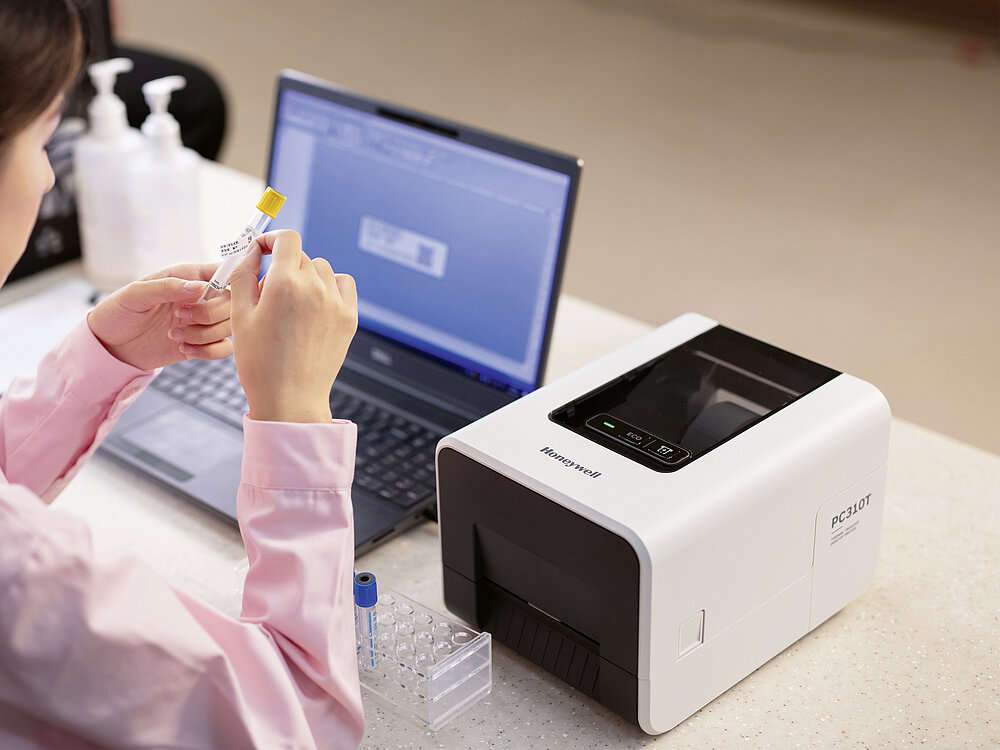 Red Dot Design Award: PC300T Series