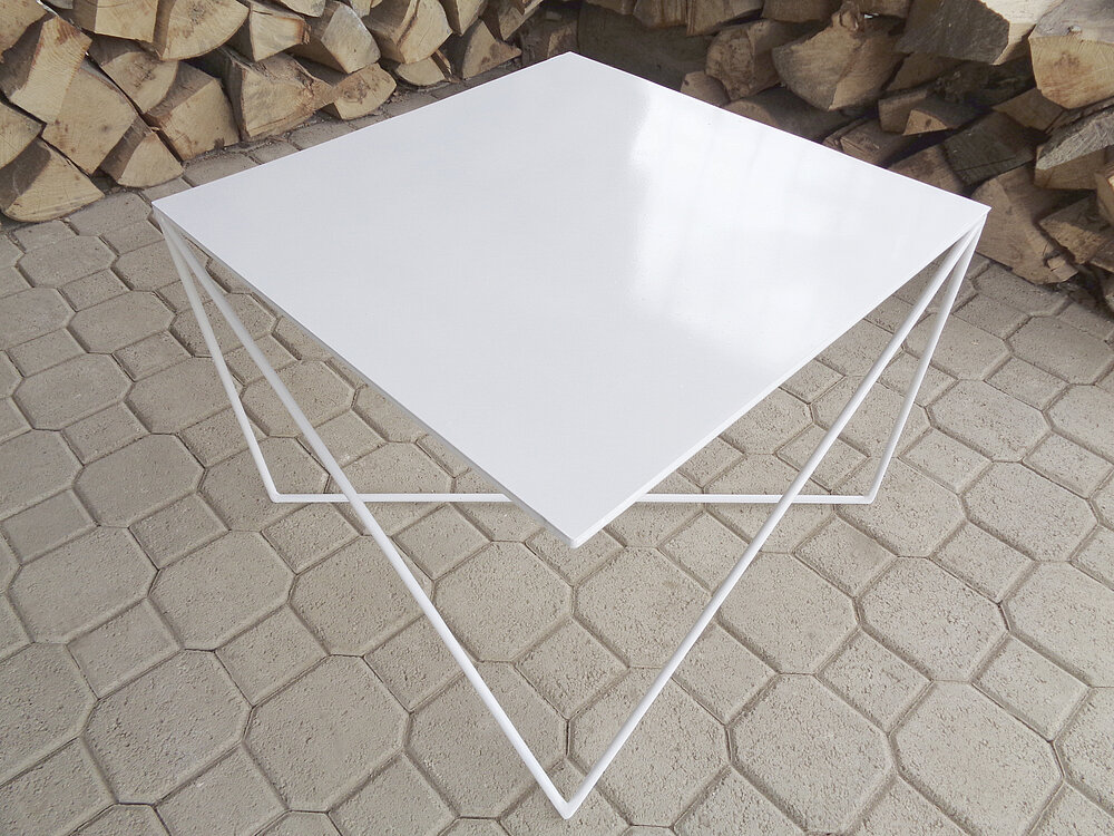 Red Dot Design Award: Lines Low Tables