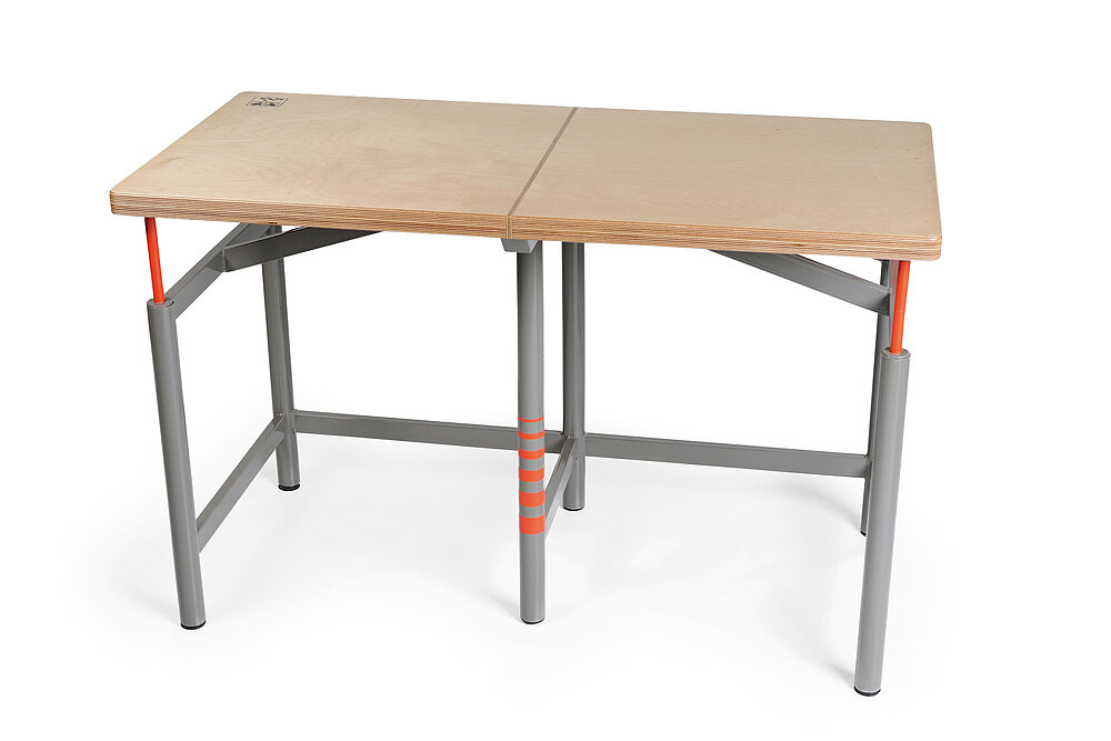 Red Dot Design Award: Quake Proof Table