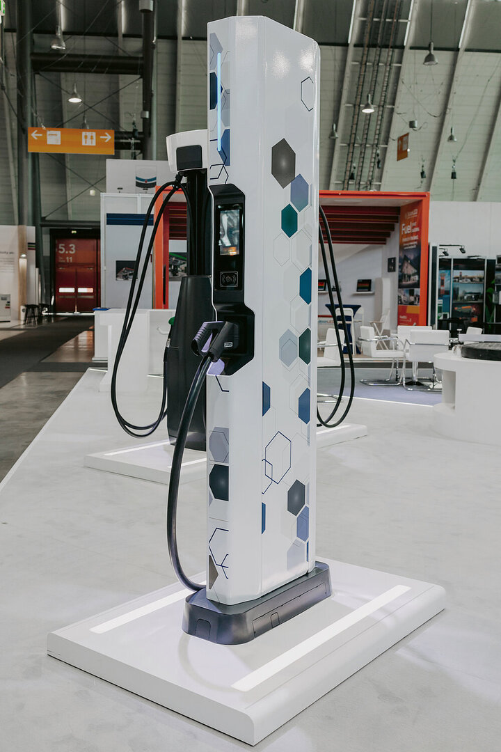 Red Dot Design Award: Power UX™ 180 Electric Vehicle Charging System