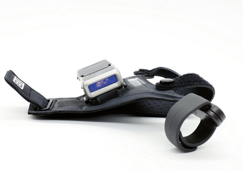 Red Dot Design Award: 8675i Wearable Scanner with Glove